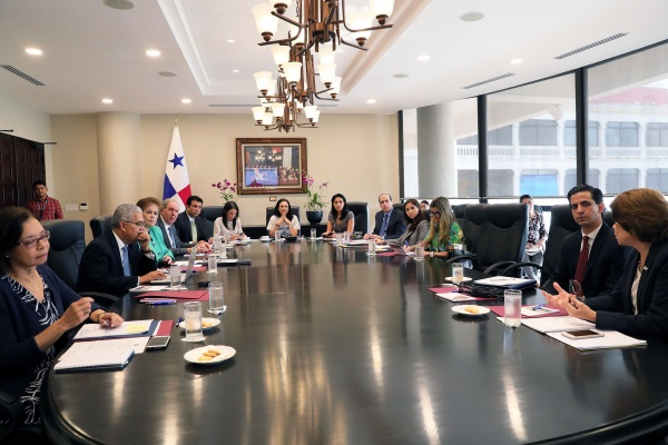 Vicepresidenta De Panamá, Se Reúne Con Miembros Del CONAREX | Nacional ...