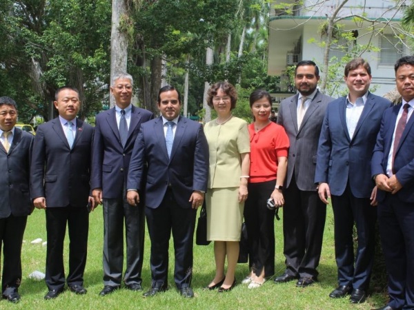 Ministro Carles Se Reúne Con Embajador De China Y Vicepresidenta De ...