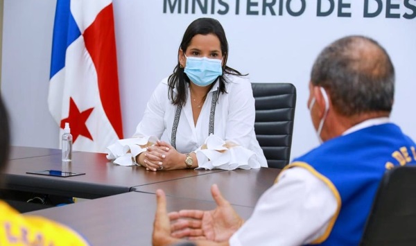 Ministra María Inés Castillo se reúne con representantes del Club de ...