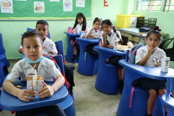 MEDUCA De Panamá, Inicia Distribución De La Leche, Galleta Y Crema ...