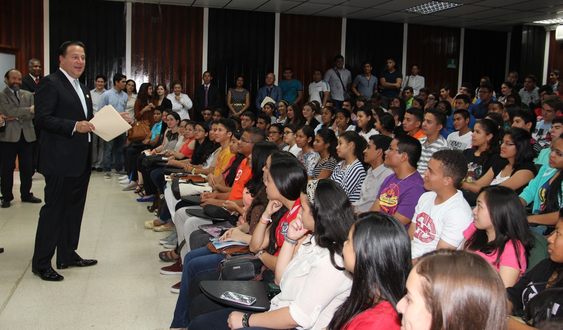 Estudiantes de la Facultad de Medicina de la Universidad de Panamá ...