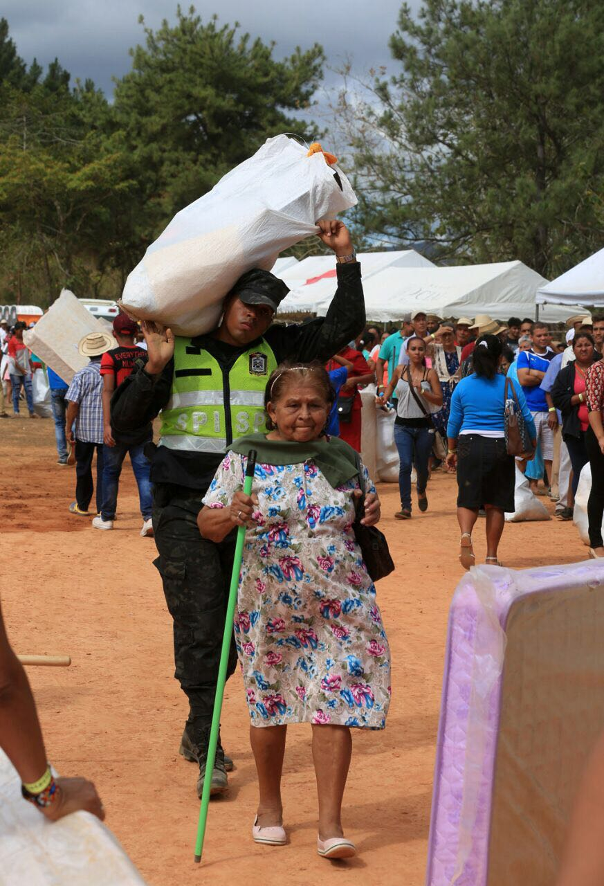 Residentes de Las Minas son atendidos con servicios y programas ...